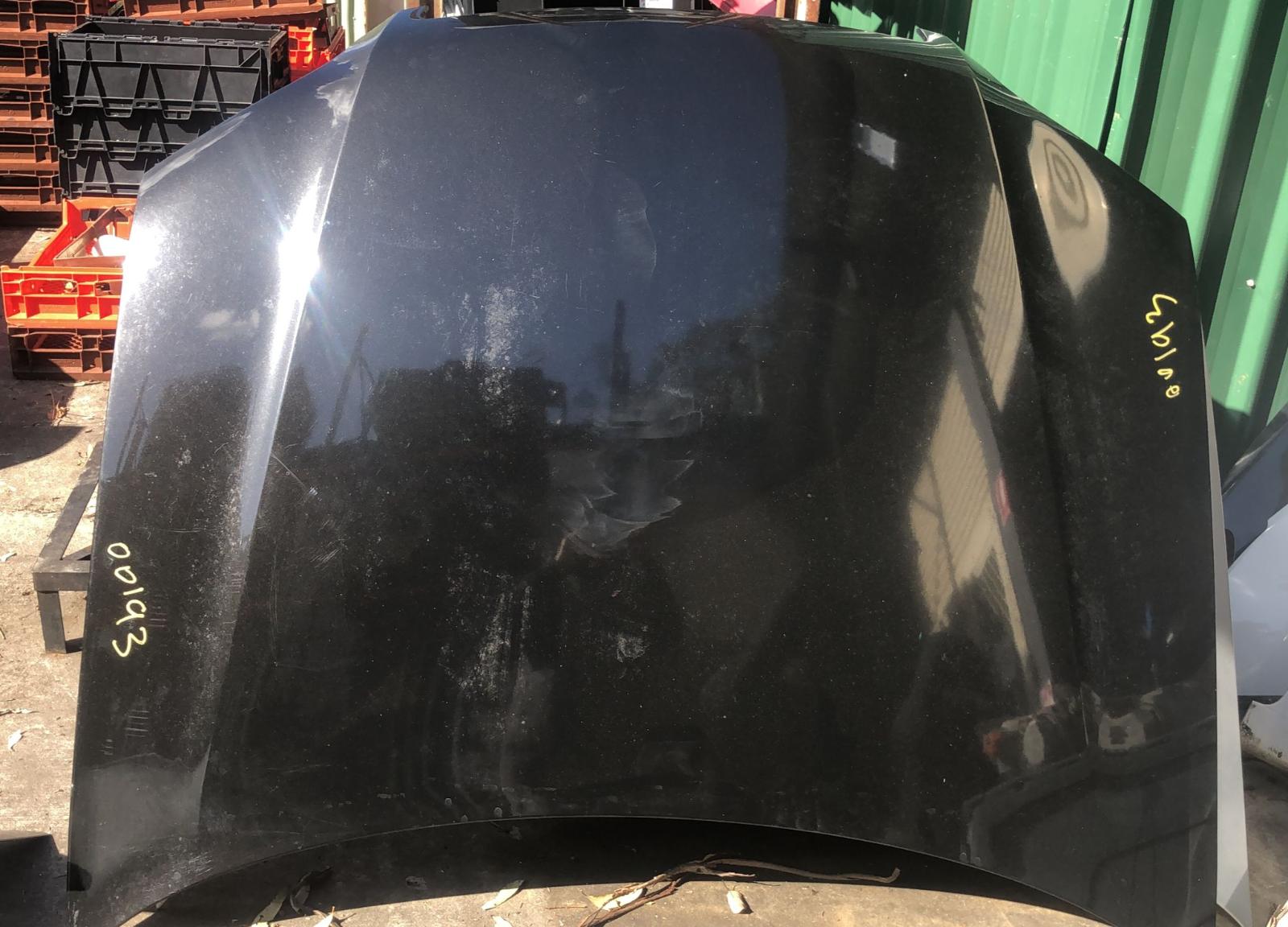 Bonnet Commodore Holden 2008